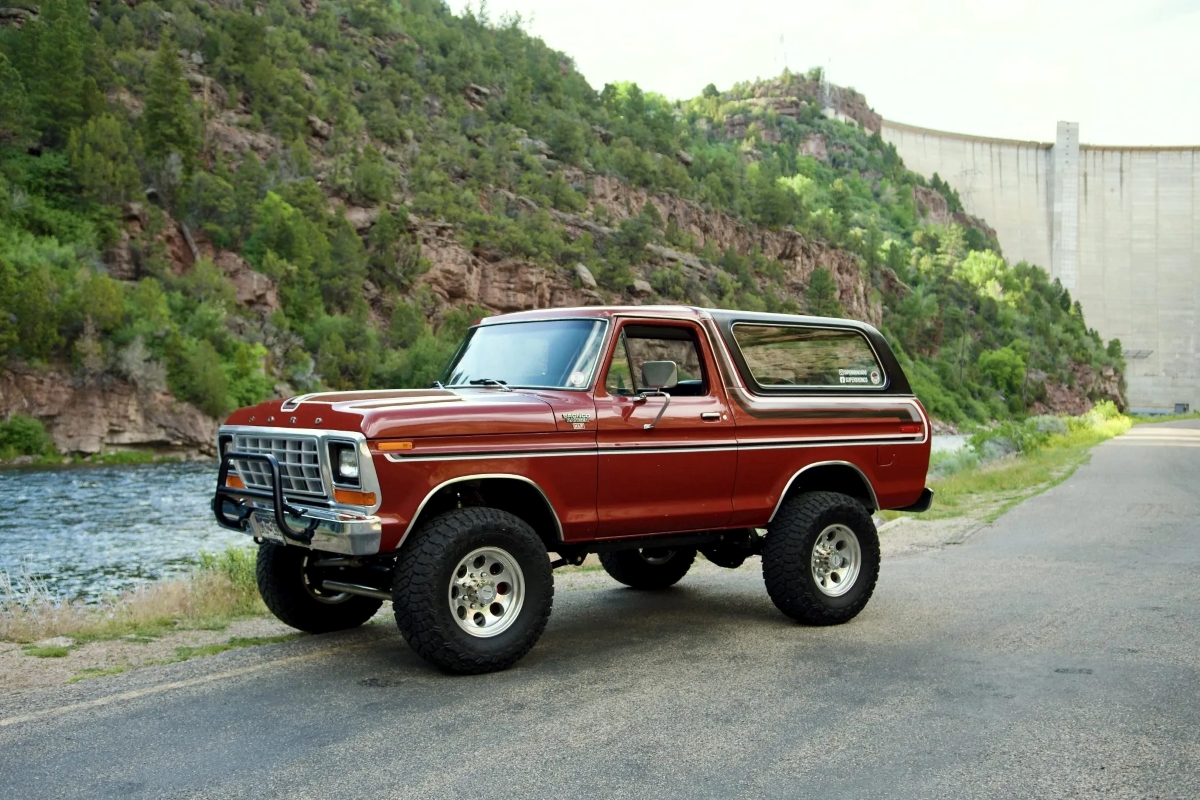 Godzilla-Powered Ford Bronco Restomod